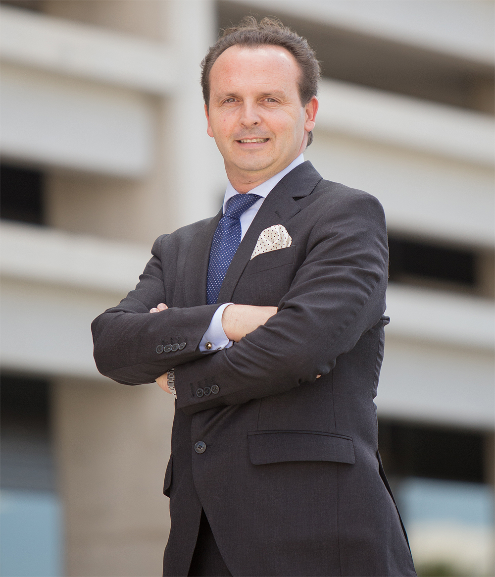 (portada) Doctor Adrián Guerrero - Farmacosalud