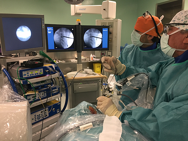 Novedosa cirugía hernia discal cervical recorta 6 días obtención alta