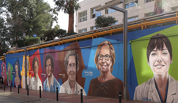 (600) mural ciencia mujeres pioneras - Farmacosalud